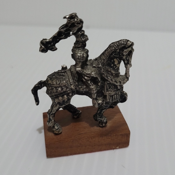 Art | Miniature Statue Of Ancient Medieval Warrior Knight In Armor On ...